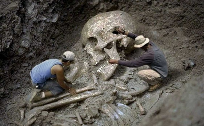 Uriasii descoperiti in Romania si musamalizarea CIA